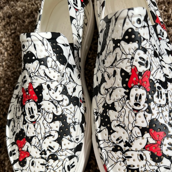 Disney Crocs | Shoes | Disney Minnie Mouse Crocs Size 9 Womens Used ...